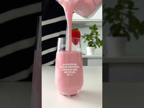 Healthy & High-protein Strawberry Cheesecake Smoothie🩷 #healthyrecipes #highprotein #smoothie