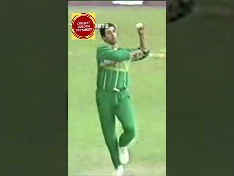 Wasim Akram Beautiful Run-up in Slow Motion | Shorts |