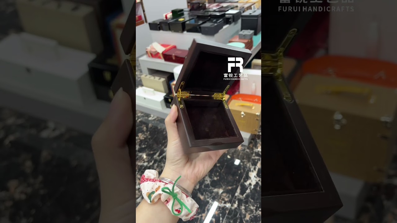 Small jewelry box for bracelet.#wood #mdf #jewelerybox #bracelet #boxfactory #boxmaker #giftbox