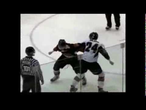 Joe Mahon vs. Zach Gonek, October 26, 2013 - Calgary Hitmen vs. Prince ...
