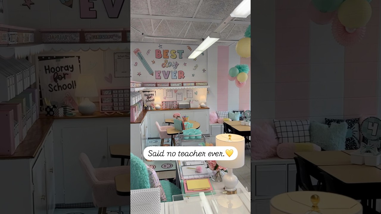 Classroom decor just makes us happy! We are still obsessed with this 1st grade room!