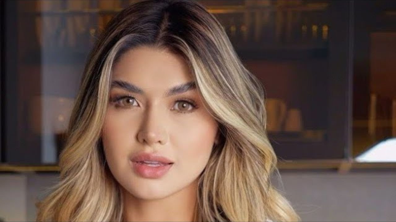 Esmeralda Muñoz - Colombian Model & Internet Sensation | Biography & Insights