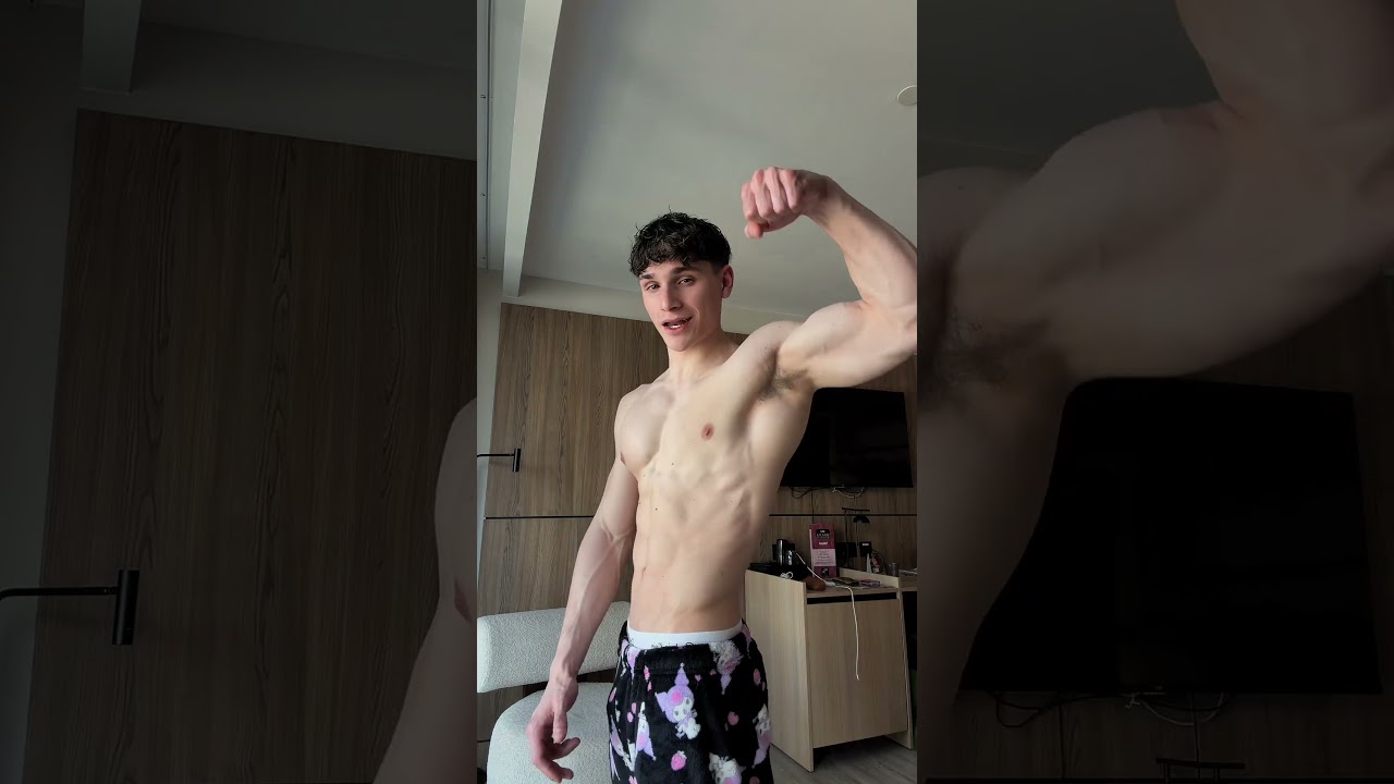 BICEPS FLEX #aesthetic #strongabs #motivation #abs #posing #natural #fitness #model #muscle #chest