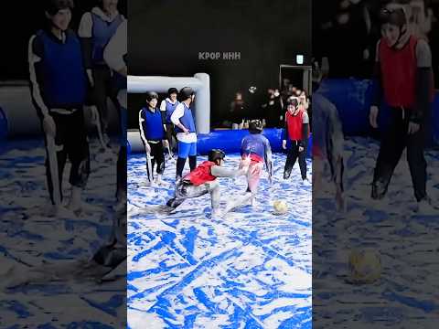 Jungkook Really Love Teasing Jimin ๐คฃ๐คฃ Poor Jimin ๐๐ #shorts #bts #jungkook #jimin