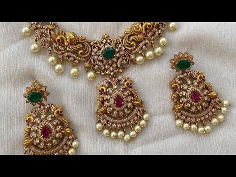 Different types of gold necklaces.....