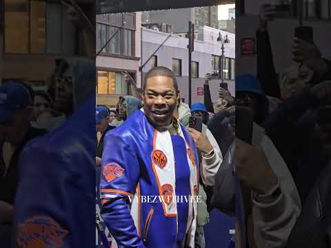 BUSTA RHYMES has a bright smile and a sweetheart with the ladies. 😍 #bustarhymes #nyknicks #rapper
