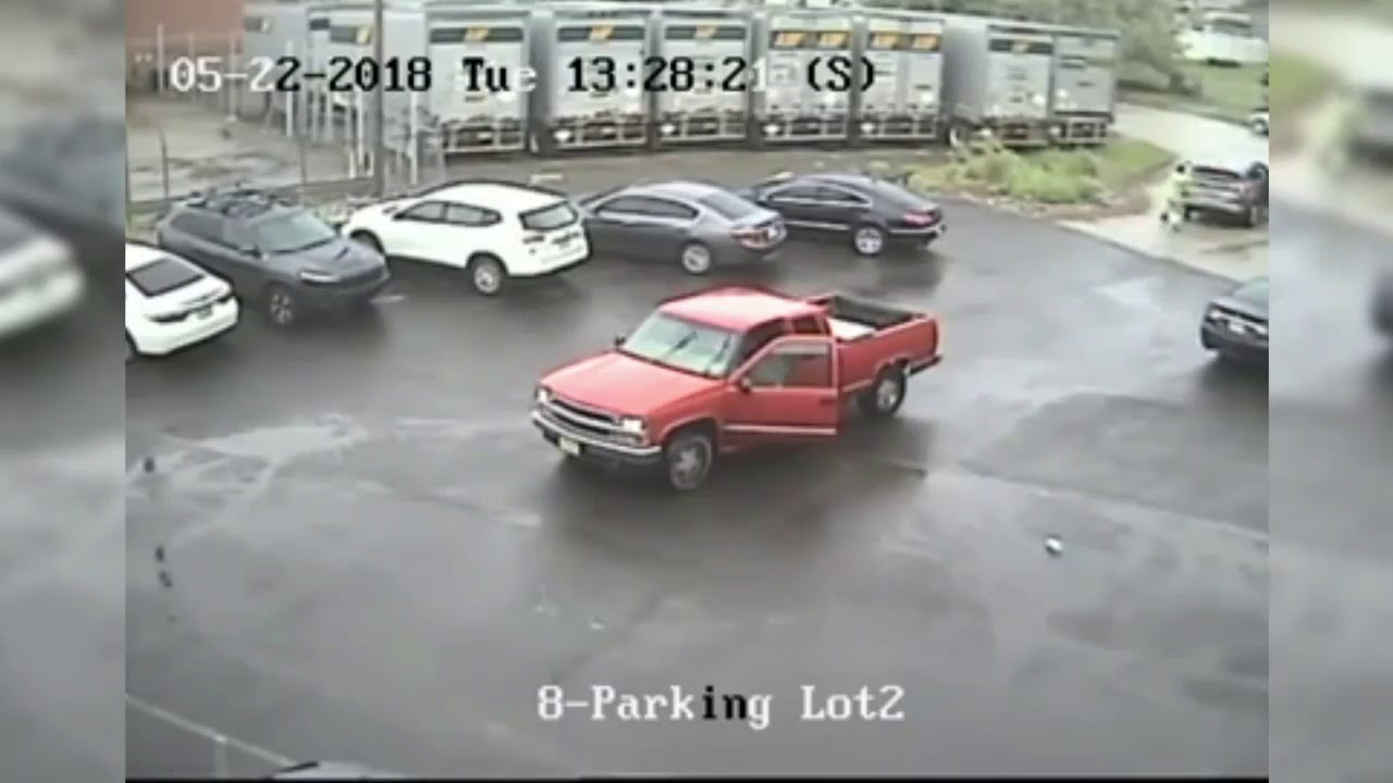 ROAD RAGE, MAN USES SLEDGE HAMMER BREAKS WINDOW