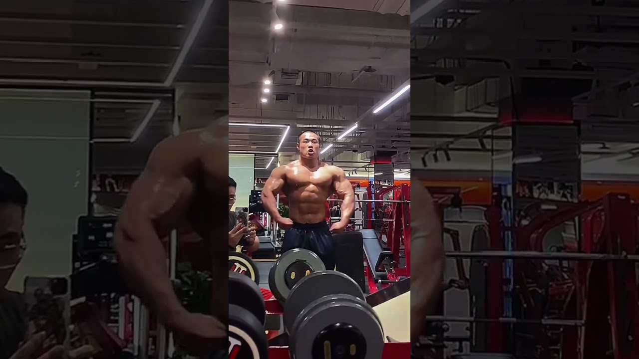 Chinese Bodybuilder Muscle Flexing #140