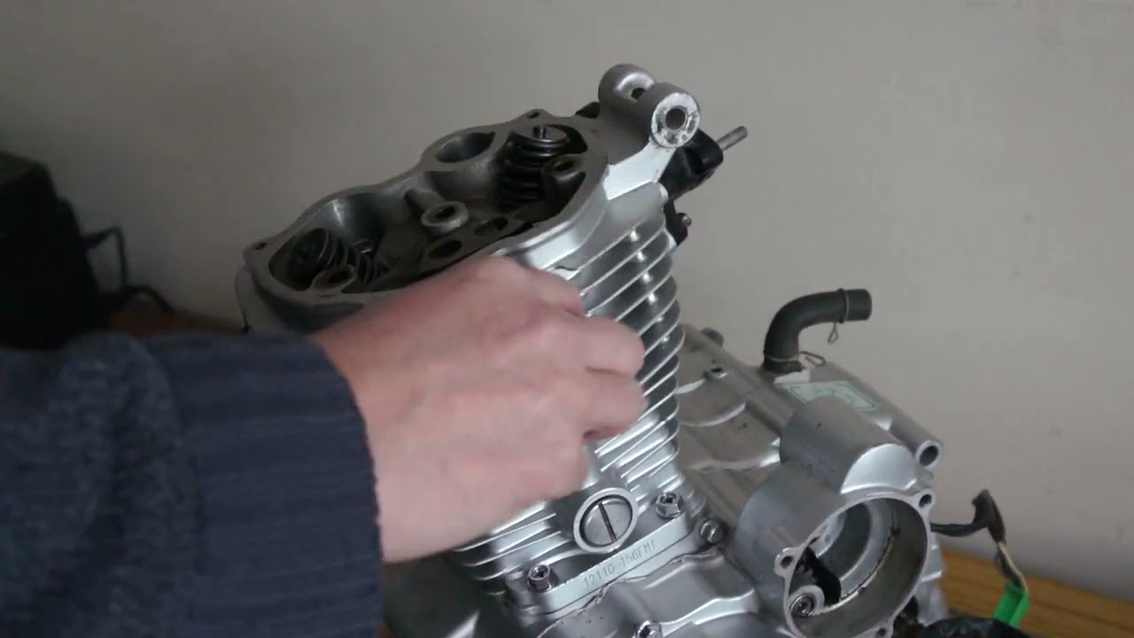 Cylinder Head Removal 156FMI | CG125 Engine Top End Teardown