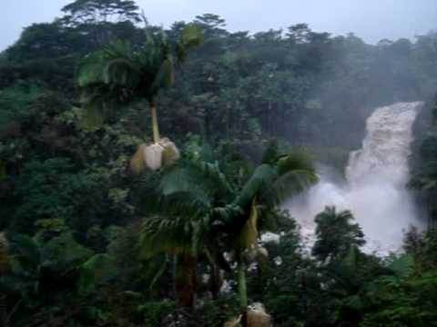 World of Waterfalls: Kulaniapia Falls (swollen)