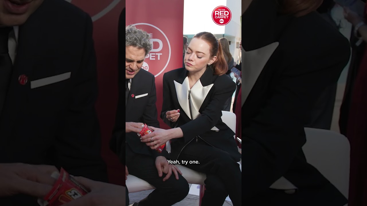 Emma Stone and Mark Ruffalo share the joy of Hot Tamales with Tony McNamara