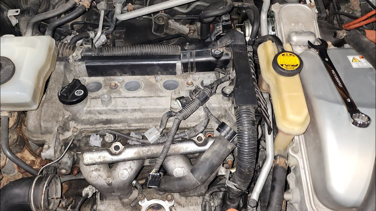 PCV Valve replacement. 2nd Generation Toyota Prius 04-09