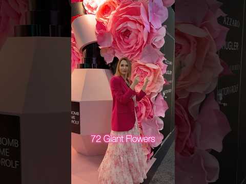 72 Giant Flowers at one place! Flower Booth design for Viktor & Rolf new perfume collection