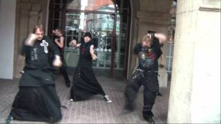 25 Videos Of Goths Dancing Outside During The Daytime