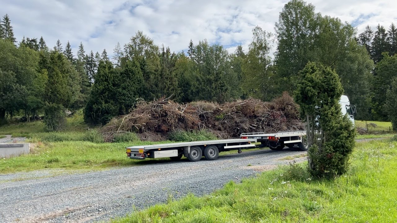 Lastbil och trailer med maskinflak Renault Premium 320.16, N