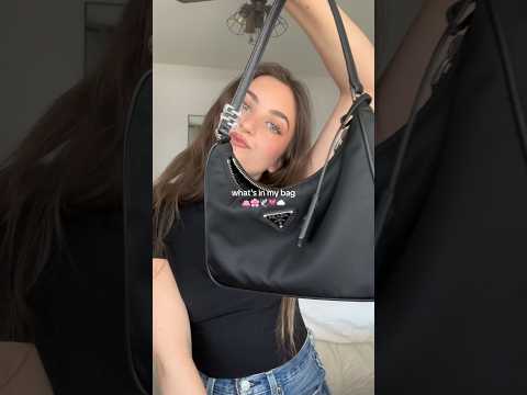what’s in my bag ????✨ #whatsinmybag #thatgirl #purse