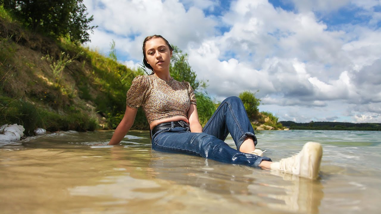 AMAZING VIDEO! A CUTE GIRL SWIMMED IN THE RIVER AND POSSES IN A DENIM SUIT [WETLOOKER ID: vk3029]