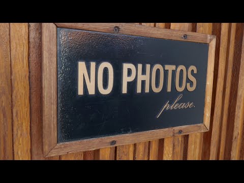 No Photos Please Sign at Italian Restaurant Mr. Nice Guy Los Angeles California USA May 8, 2025