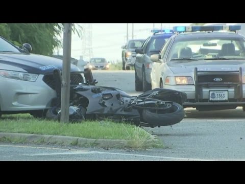 Police pursuit ends in crash