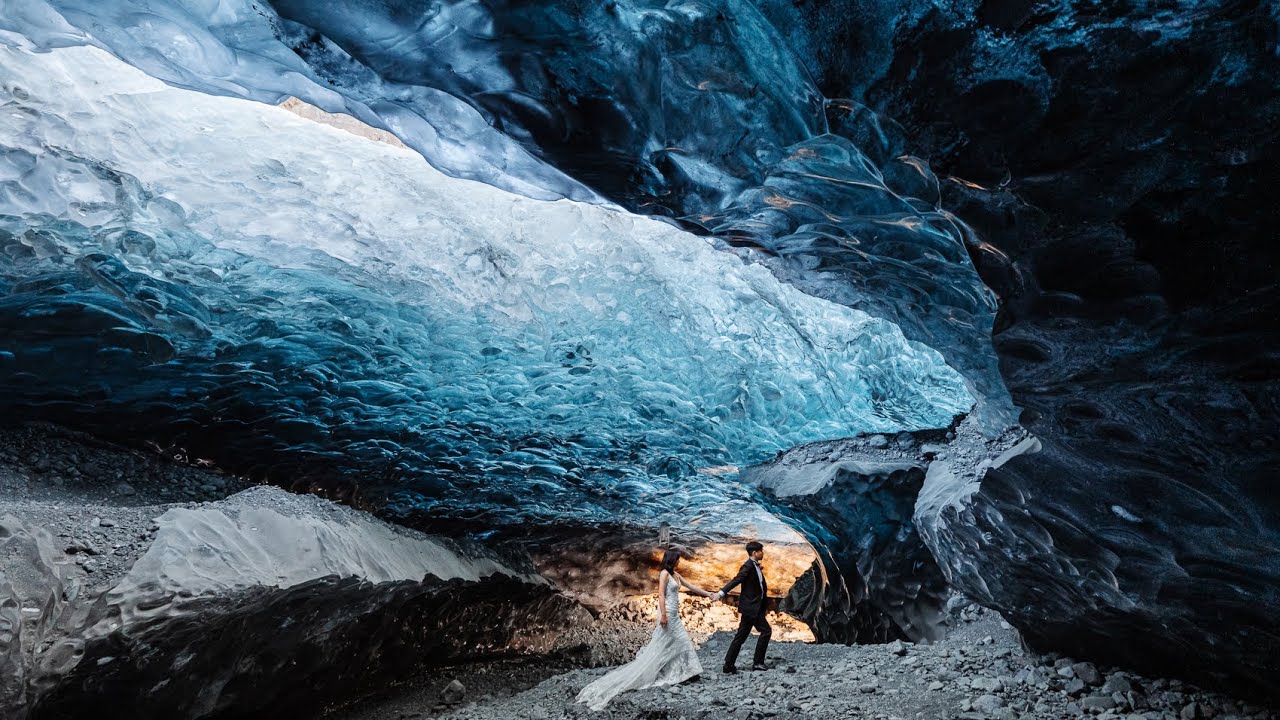 Elopement Wedding in Iceland - Ice Caves Jökulsarlon Glacier Lagoon