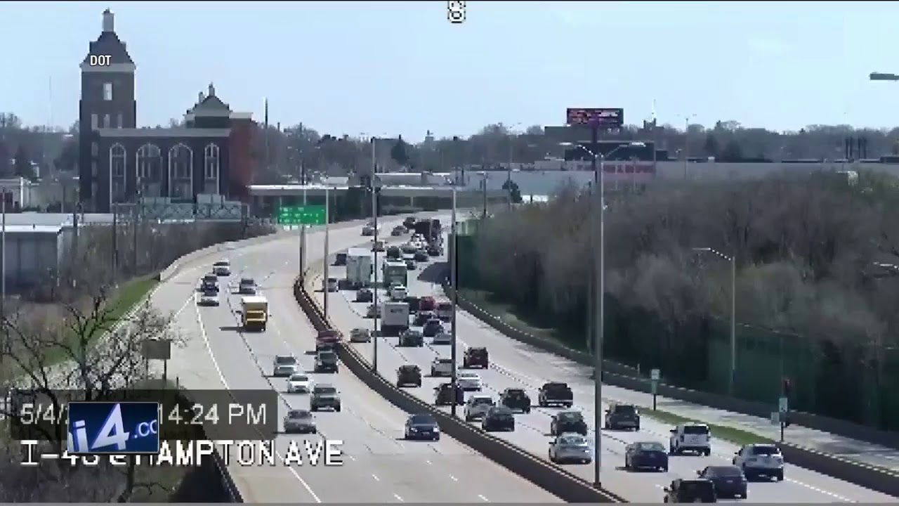 Truck crashes into light pole on I-43