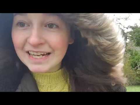 WHAT IS THE DIFFERENCE BETWEEN A VLOG AND A BLOG I WANT TO KNOW NOW!!!!!!!!!!!!