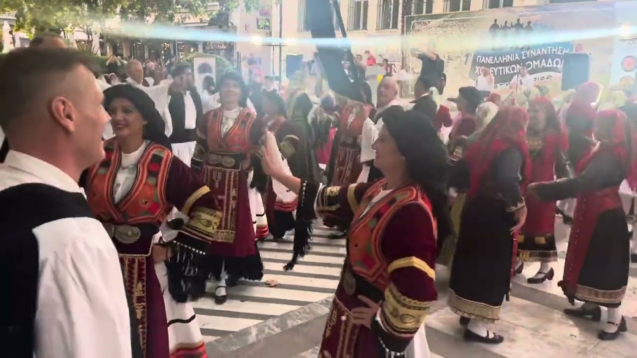 Δείτε βίντεο και φωτογραφίες: Εκατοντάδες χορευτές με παραδοσιακές ...