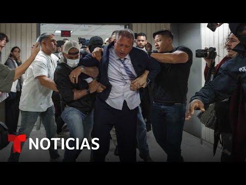 Otro político vive la violencia que rodea a los operativos contra inmigrantes | Noticias Telemundo
