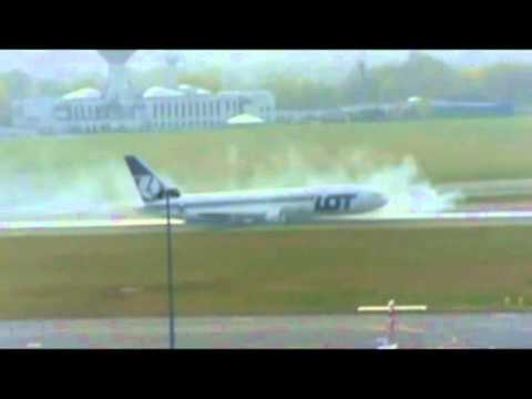 16 Harrowing Times Planes Touched Down Without Functional Landing Gear