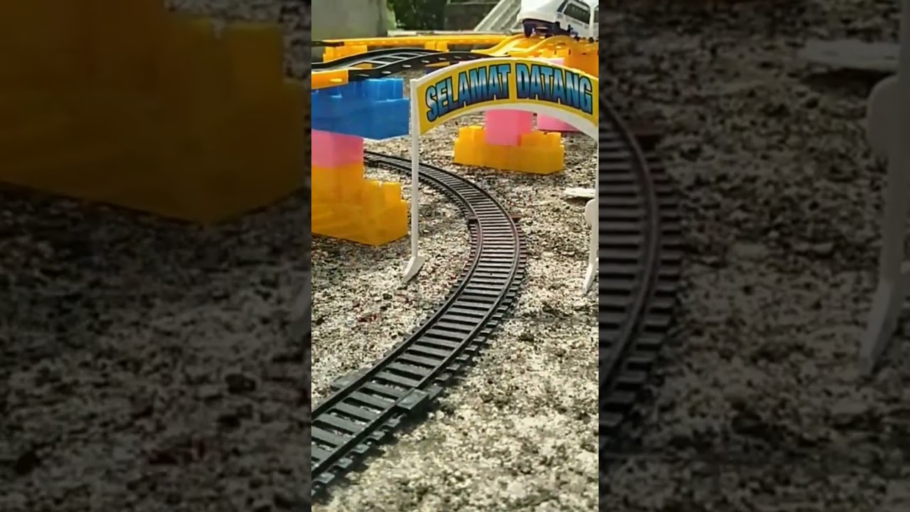 Perbeda'an Kereta Api MA-TRAIN Sama RAIL KING