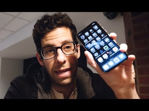 3 Texting Signs She Likes You