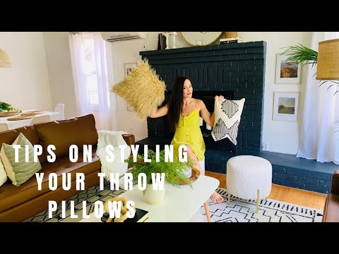 HOW TO CHOOSE AND STYLE YOUR THROW PILLOWS 2022