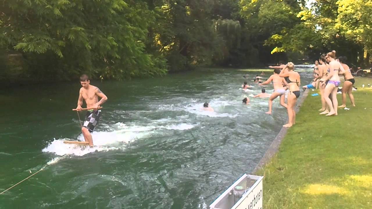 Munich Eisbach - Swimming vorbiden!
