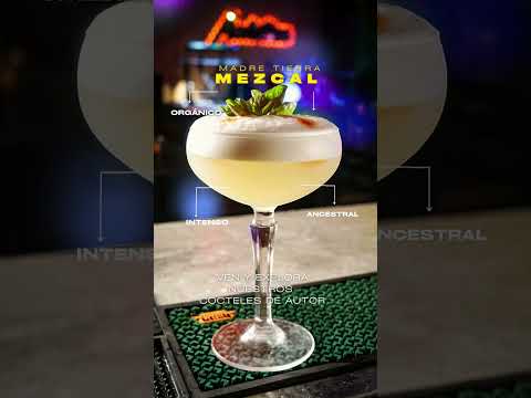 Cocteles en Acústica Restaurante Show Bar