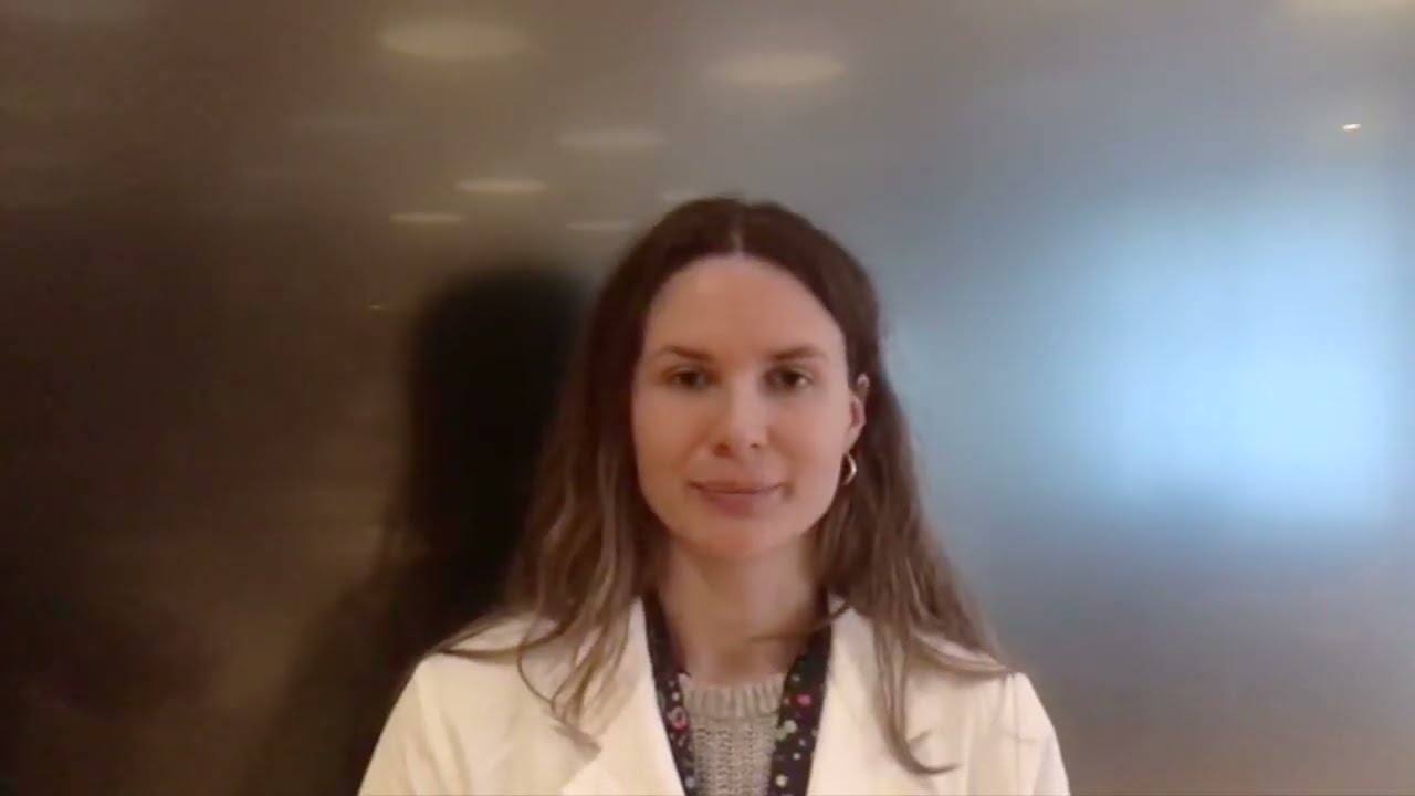 What are extracellular vesicles and how are they related to lung cancer?