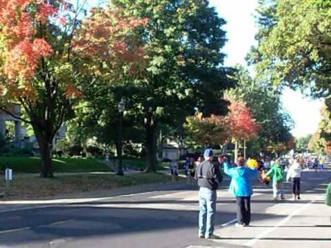 Twin Cities Marathon 2011, The 10 mile run Video 1