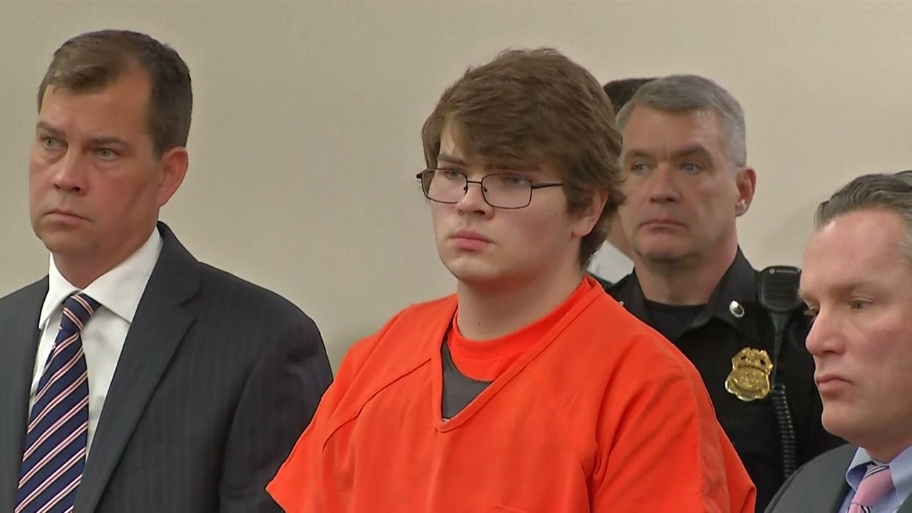 El autor de la masacre de Buffalo, en EEUU, se enfrenta con los deudos de sus víctimas