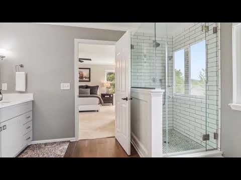 370 Yosemite Rd, Oconomowoc Wisconsin 53066 - $653,900 with 4 beds and 2,586 square feet