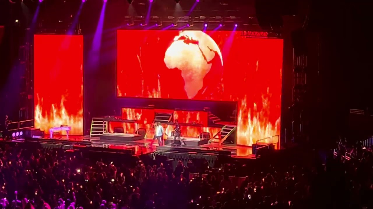 The Millennium Tour 2025 Lights Up Brooklyn: An Ode to the 2000s