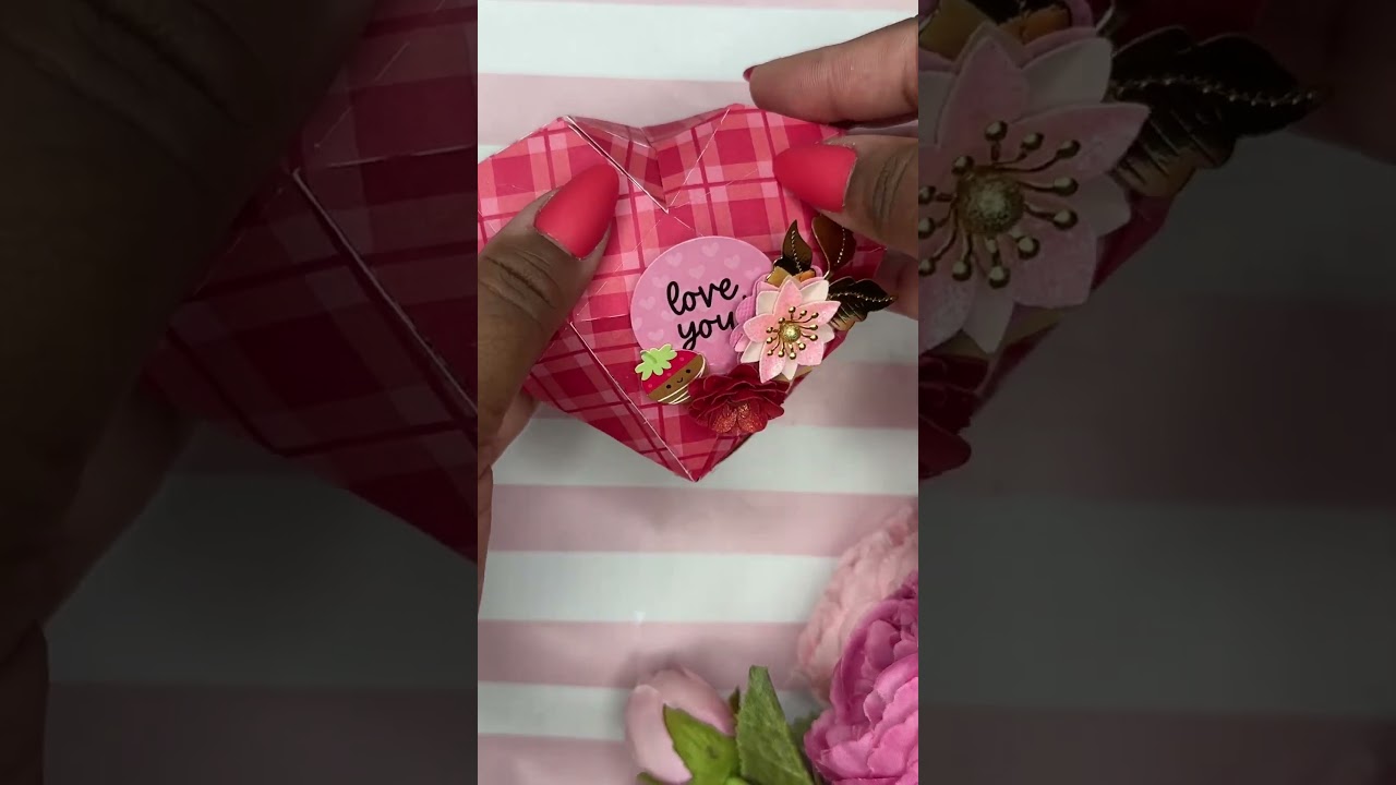 You can’t go wrong with a heart shaped box of chocolates🍫 #valentinesdaycrafts #3dcrafts #svg