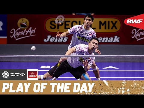 HSBC Play of the Day | Behind-the-back magic!