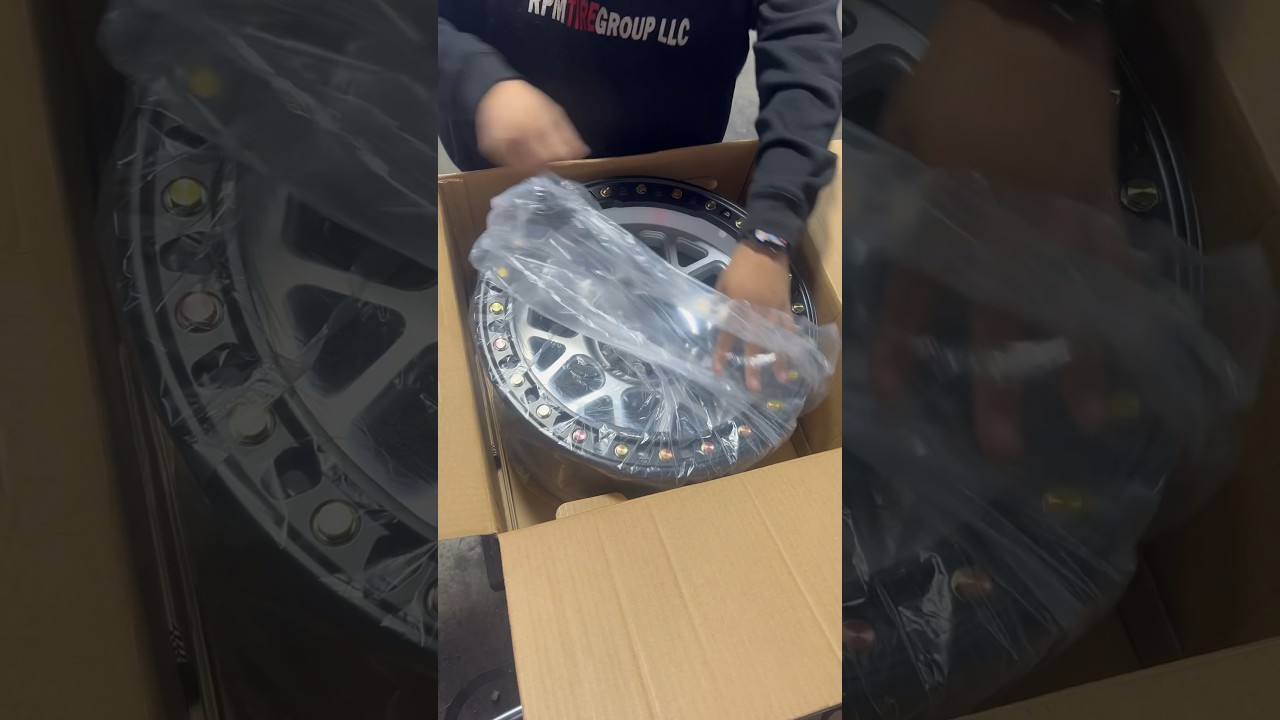 Unboxing a KMC offroad wheel for a Jeep. So satisfying #unboxing #new #wheels #offroad #kmc #rims