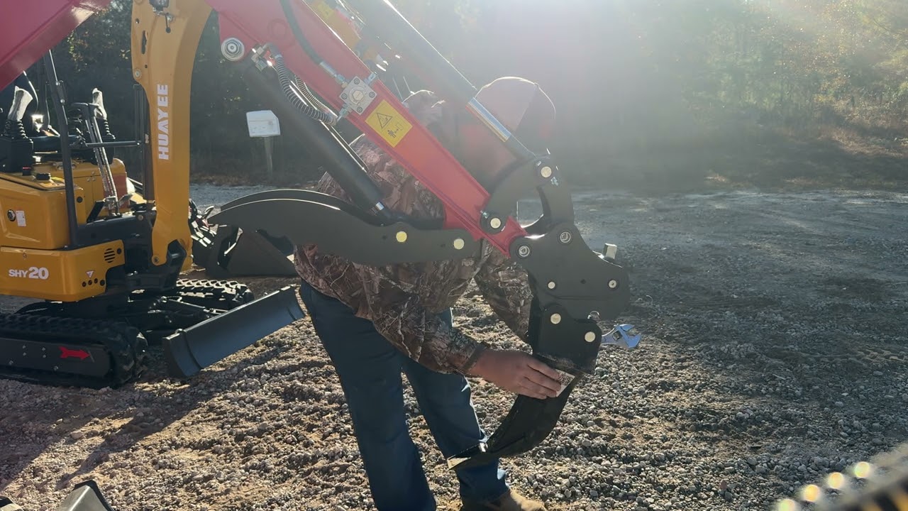 Semi auto quick attach operation