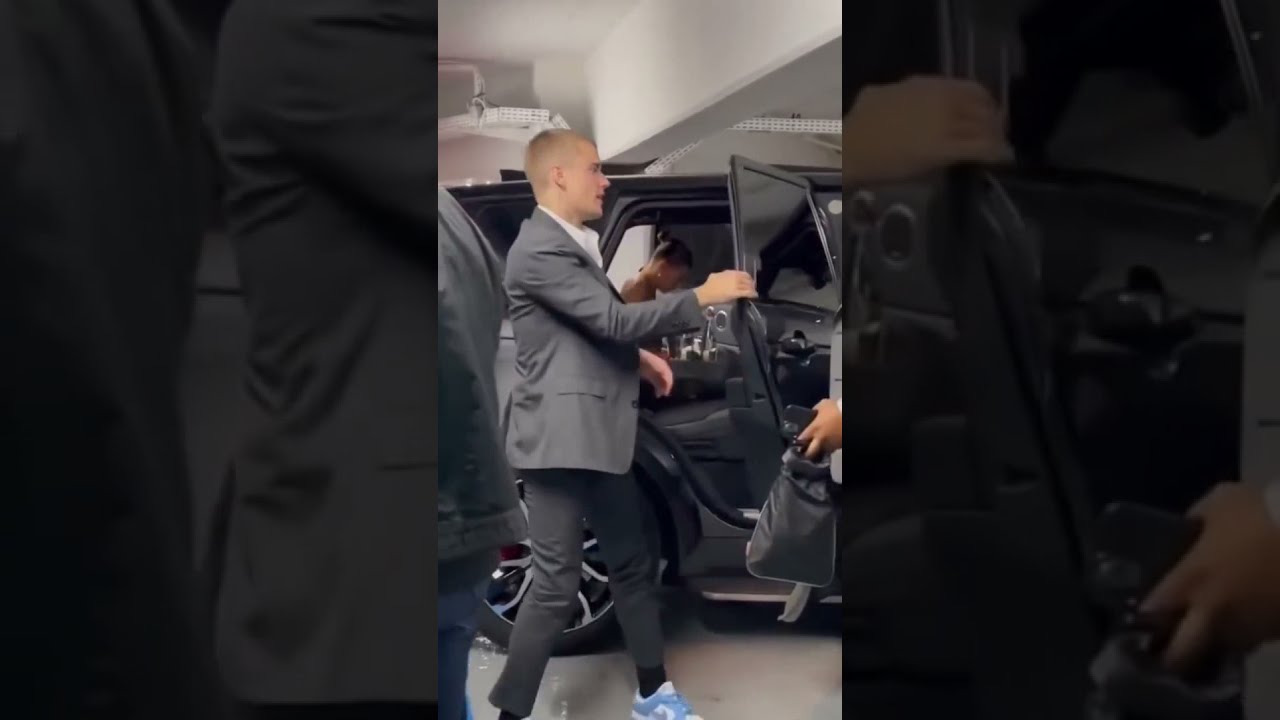 Hailey Bieber did not have time to dress before the paparazzi