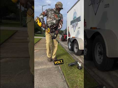 DEWALT's New 60V MAX* 17 in. Brushless Attachment-Capable String Trimmer