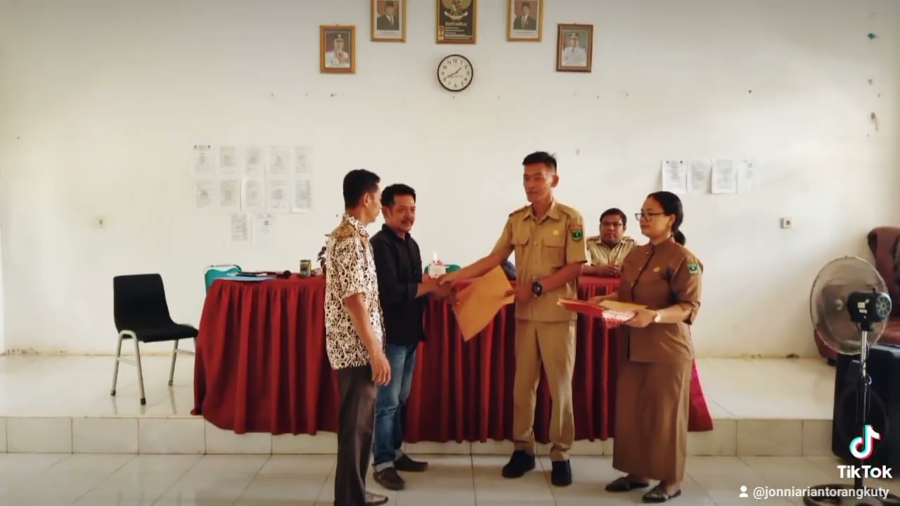 Rapat penyerahan SK Komite Sekolah (SMA Negeri 1 Pagai Utara)