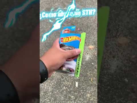 How to properly open a valuable Hot Wheels? This is how collectors do it!