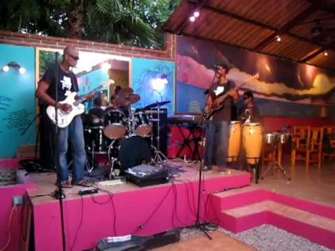 Groovetrotters Live - Hit the Road Jack