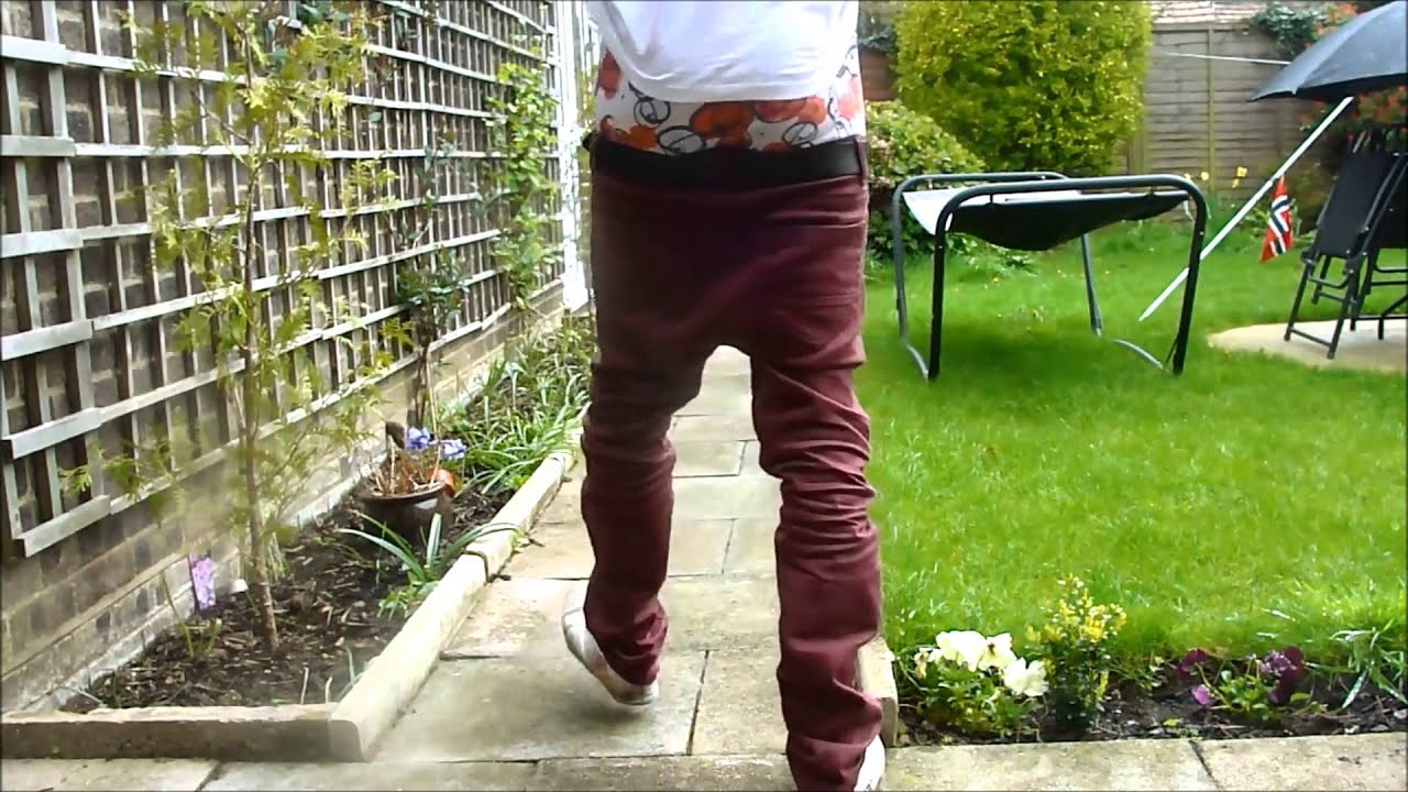 Sagging in Chinos that Get Low!