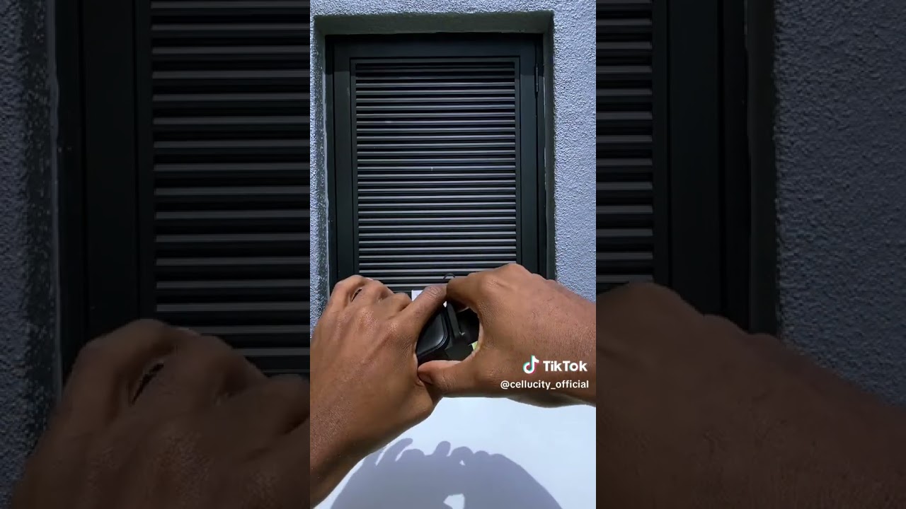 Energea Travel Hub - Travel Adapter